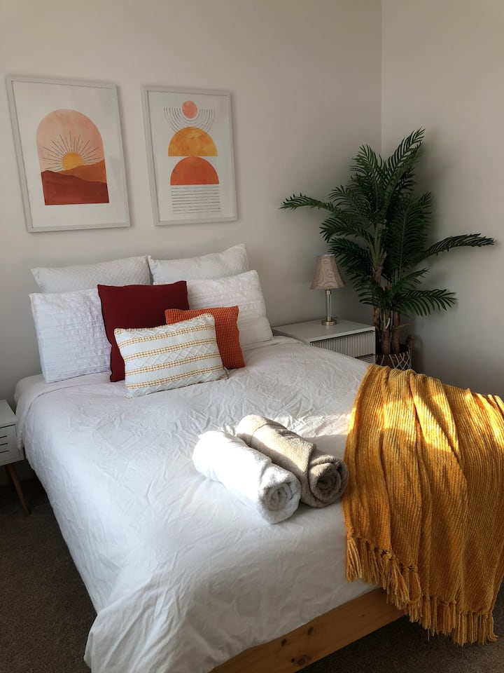 Cozy New Private Bedroom With En-suite Bathroom. - 愛德蒙頓