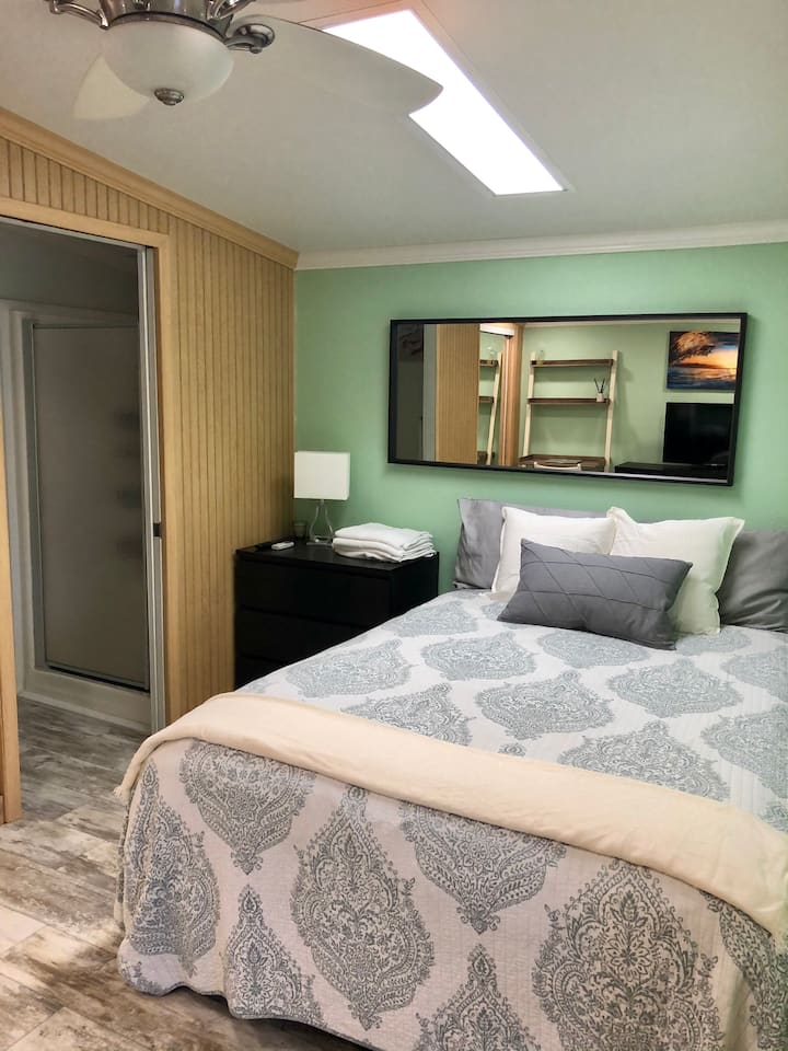 Tiny Home Experience - Close To Beach And Downtown