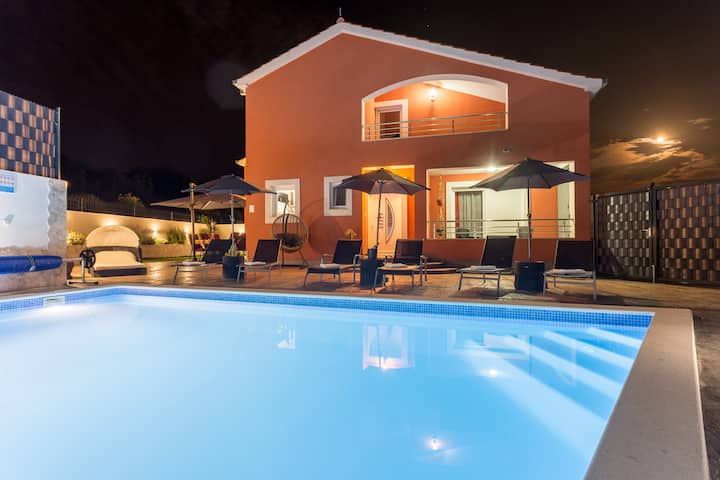 Holiday Home Klarić (Heated)  Pool And Jacuzzi**** - スプリト