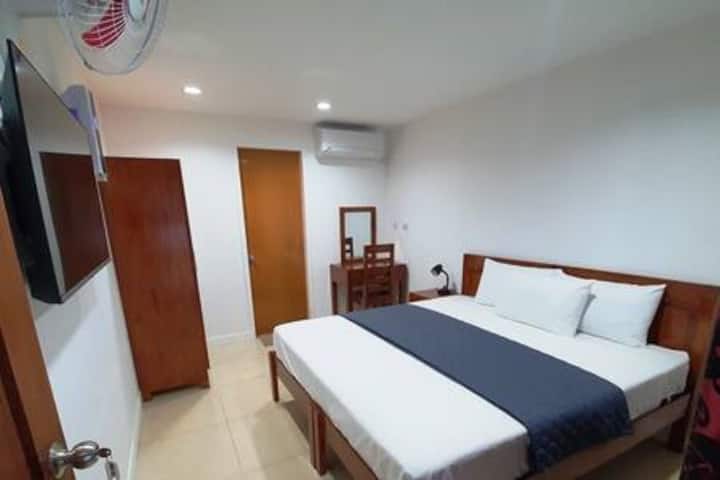 Rm2: 1 Kingsize Double Bed, En-suite, Split Aircon - Dumaguete