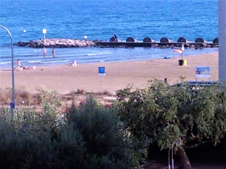Bonito Apartamento A 30m De La Playa - Calafell