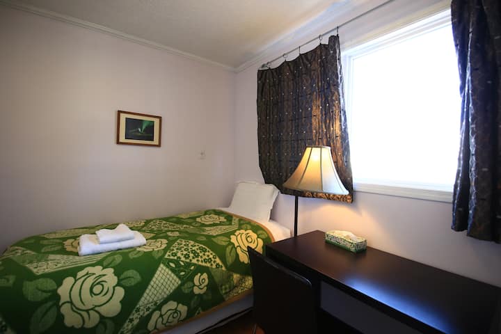 Download Comfortable Single Room With Door Lock - Yellowknife