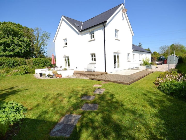 Summer Meadow House, Peaceful Beach 2 Miles Away - Wales