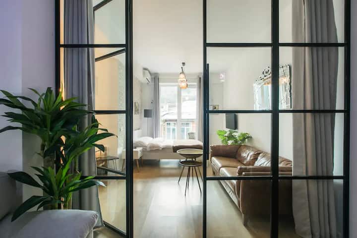 Lola •Modern 2 Bdr Apartment In City Centre• - Georgia