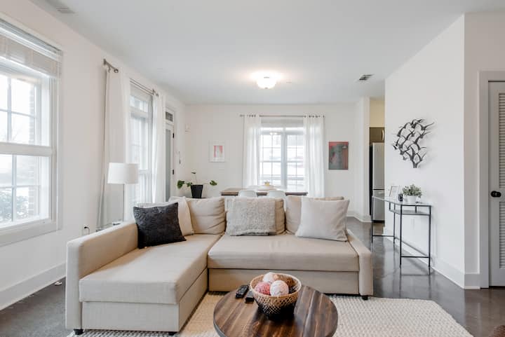Bright, Hip Apartment In Candler Park - Atlanta, GA