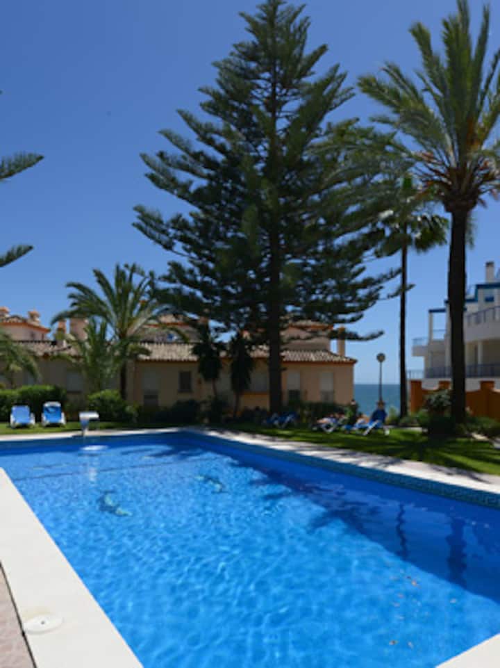 Sea View, Beach Front, Pool, Parking, Wifi,  A/c - Estepona