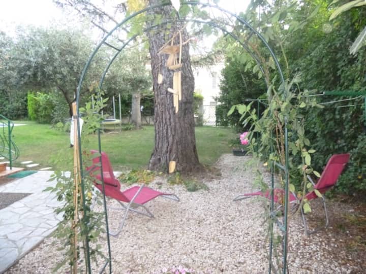 Appartement En Rez De Jardin Proche Avignon - Ibis Budget Avignon Nord
