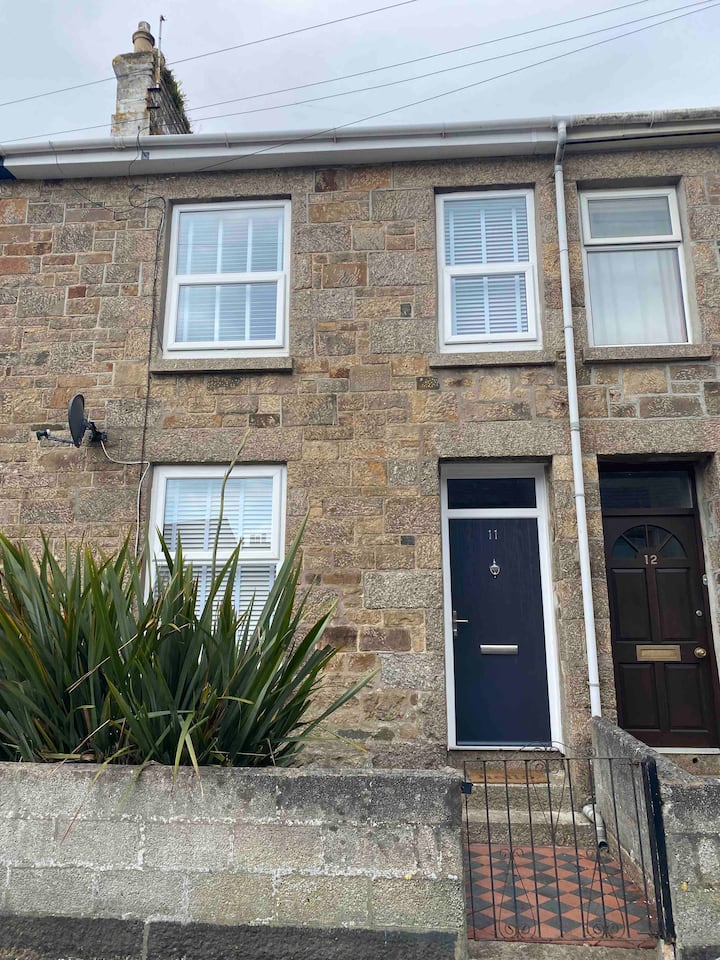 Charming Victorian Townhouse In Central Penzance - 뉴린
