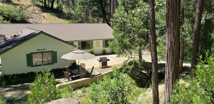 Beautiful Creekside Home Near Yosemite - Yosemite National Park, CA