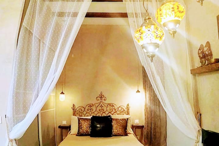 Mms Tirso De Molina! A Unique Place In Madrid! - Estación de Méndez Álvaro - Madrid