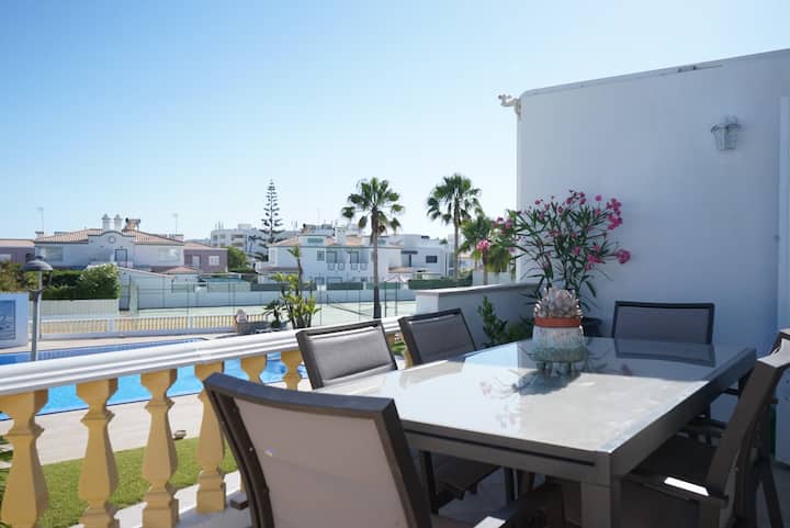 Luxurious 3 Bedroom Condo, Beach 7min Walk. - Guia