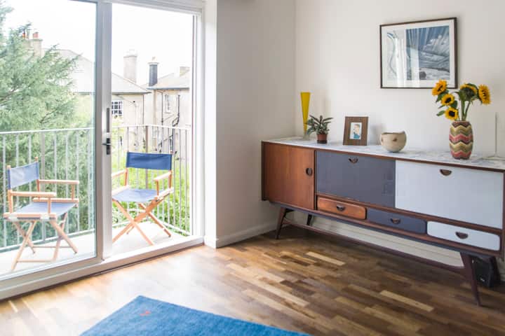 Beautiful Sunny Flat With Balcony, 10mins To Beach - Saint Leonards