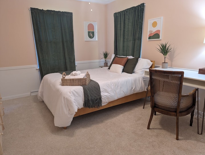 Quiet South Shores Room – Perfect For Work Travel - Decatur, IL
