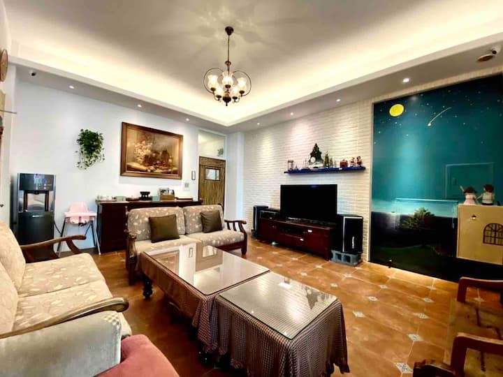 墾丁民宿-童話民宿（22人包棟）親子溜滑梯、交通便利、恆春市區、高品質、附ktv廚房、烤肉 - Checheng