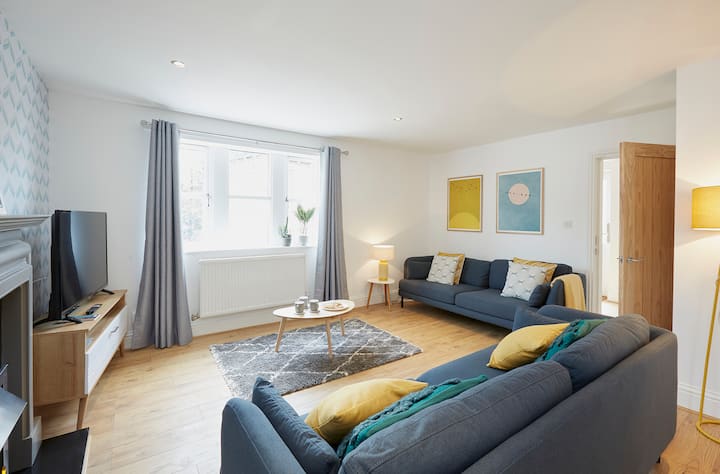 Family + Pets | Garden | 300 Mbps | Halifax 8 Min - Huddersfield