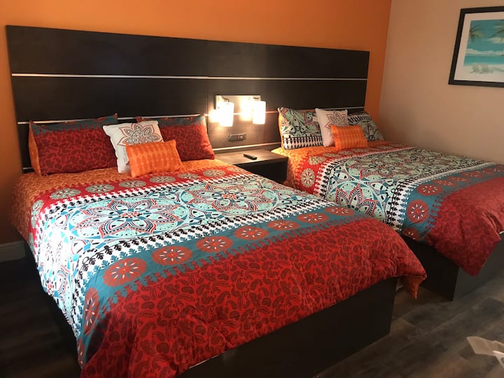 208 Two Queens - Clearwater, FL