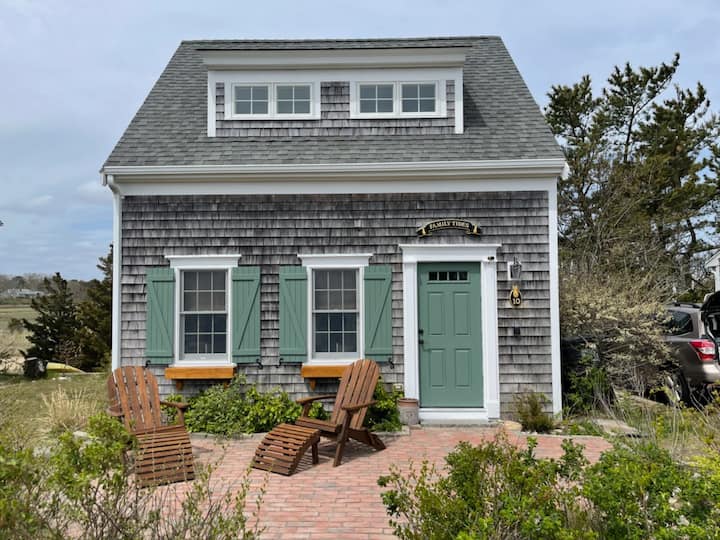 Beautiful Coastal Cottage Getaway - Sandwich, MA