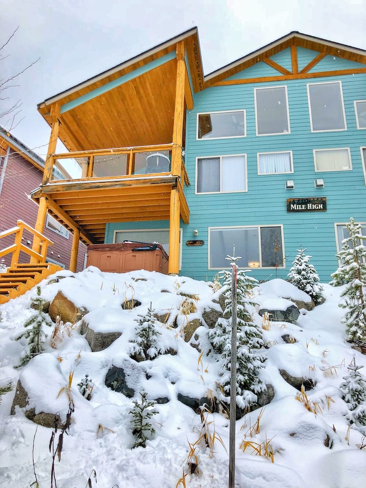 Cozy Ski In Private Hot Tub, Sleeps 8 - Big White Ski Resort, BC