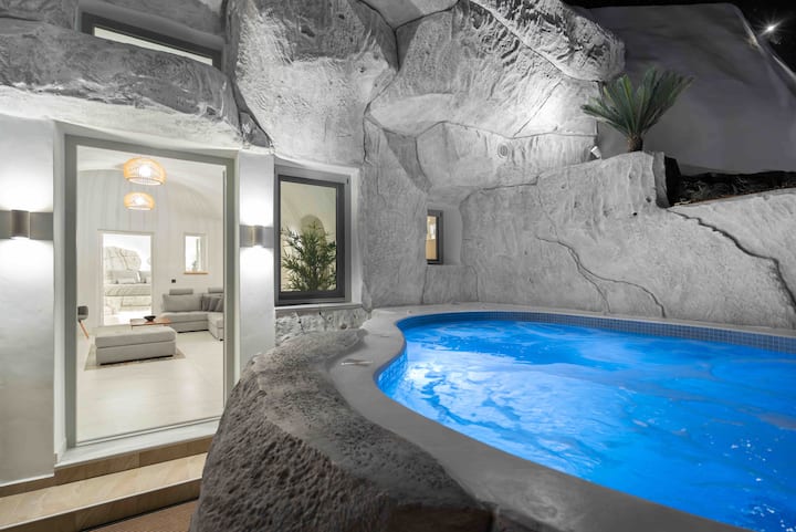 White Occhio Villa With Heated Jacuzzi - Santorini