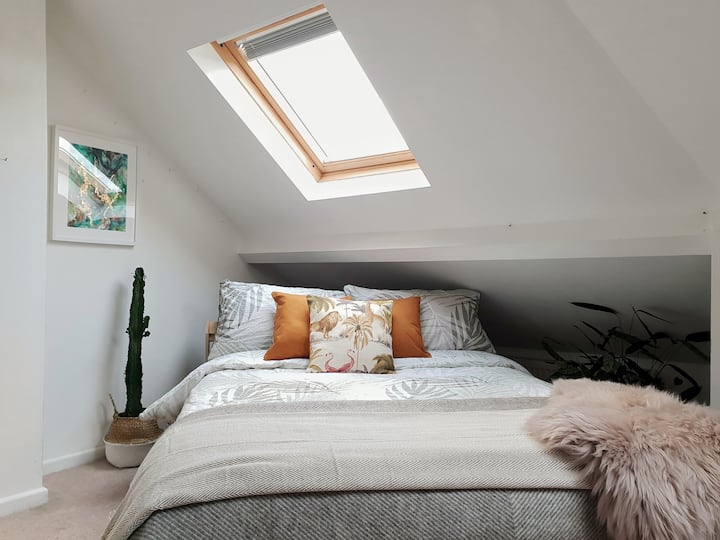 Jurassic Boho Loft | Walk To Beach & Harbour - Weymouth