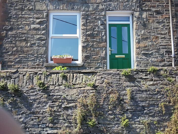 South Wales Holiday Rentals & Homes - Mountain Ash, United Kingdom | Airbnb