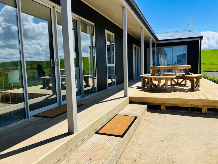 The Hideaway - Dark Skies While Soaking In The Spa - Taranaki