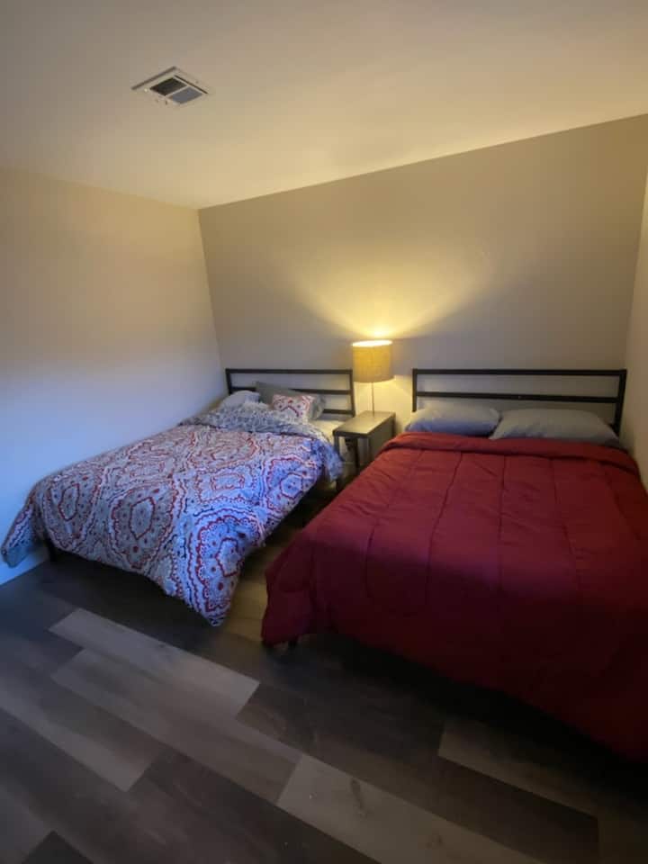 Entire Condo In Downtown 4 Min Freemont Free Pking - North Las Vegas, NV