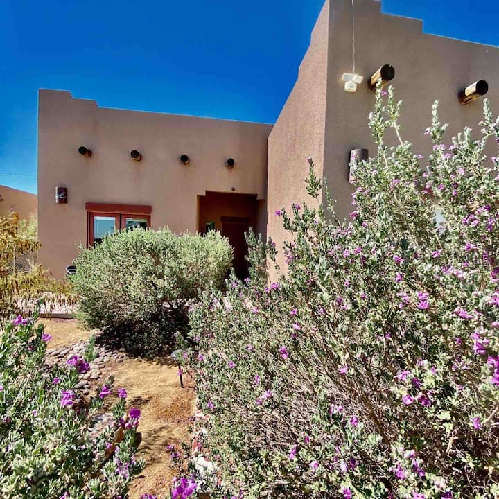 “The Dreamcatcher” +Game Room+jacuzzi+cowboy Pool - Joshua Tree, CA