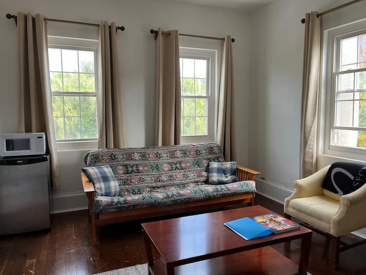 Bd U 1- Bermuda Villa Guest House -(Twizy Charger) - Bermuda
