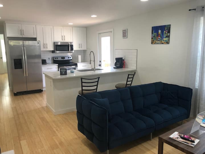 Cozy 3 Bd Home Durham - Parking | W/d | Smart Tvs! - Durham, NC
