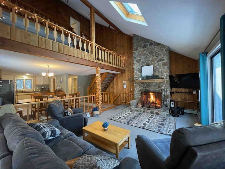 Oversized Townhouse - Minutes To Cranmore! - North Conway, NH