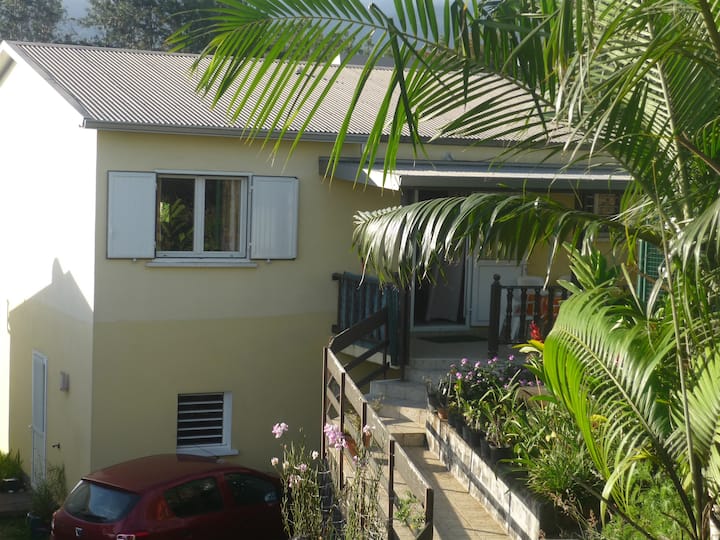 Logement Entier De 72m2 Dans Une Villa - La Réunion
