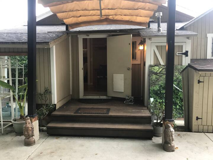Small Slo Studio With Oak Covered Patio & Yard - San Luis Obispo, CA