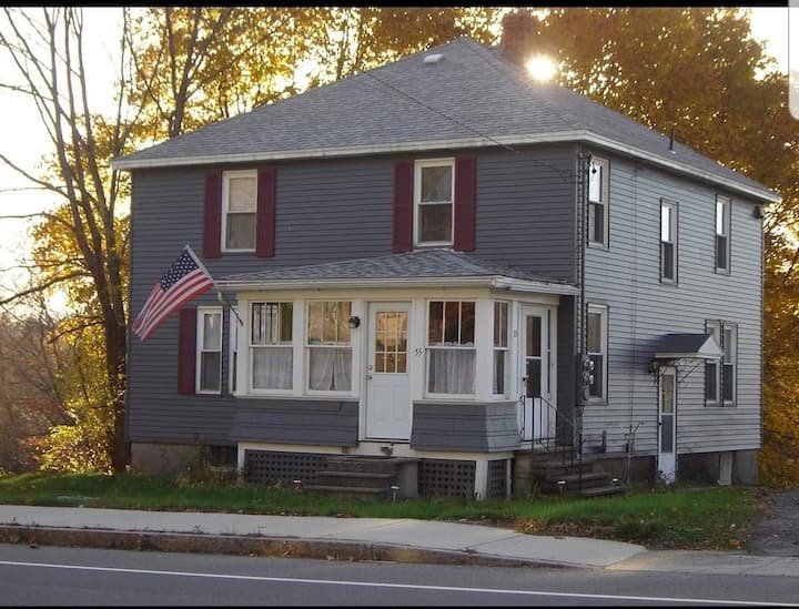 Berkshire Skiers 3 Bed, 1-1/2 Bath Furnished Home. - Cheshire, MA