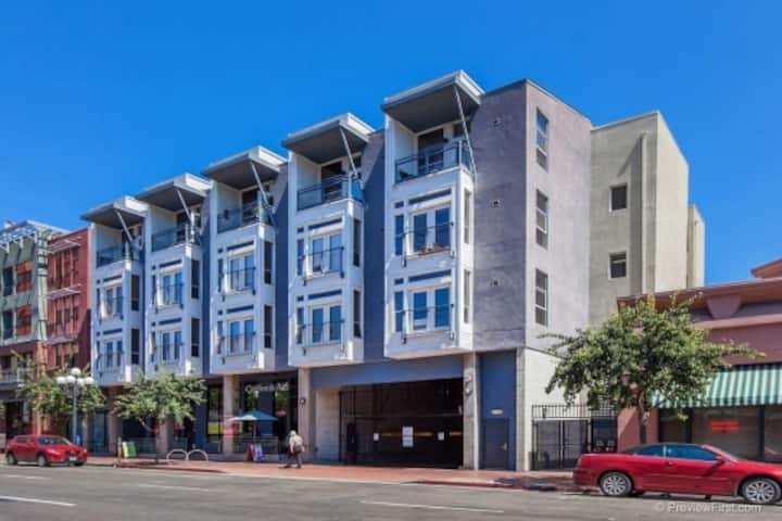 Work-life Balance: Stylish Gaslamp Loft - San Diego, CA
