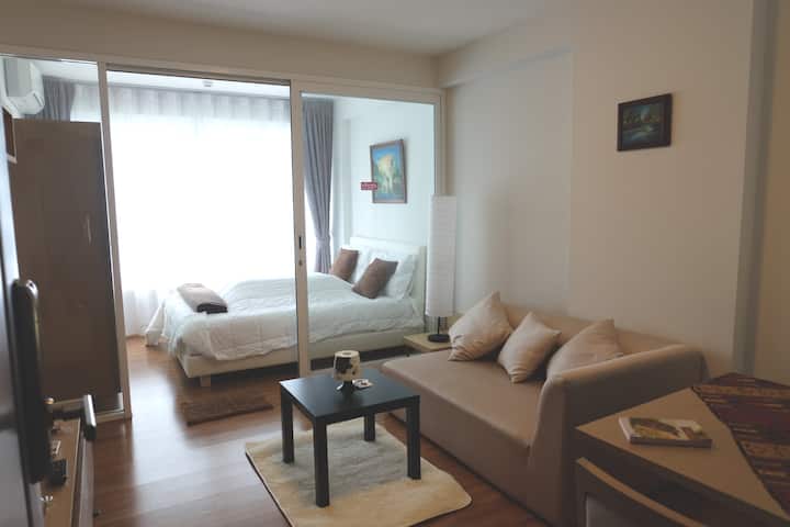New Quiet Private Convenient Downtown Condo - Bangkok