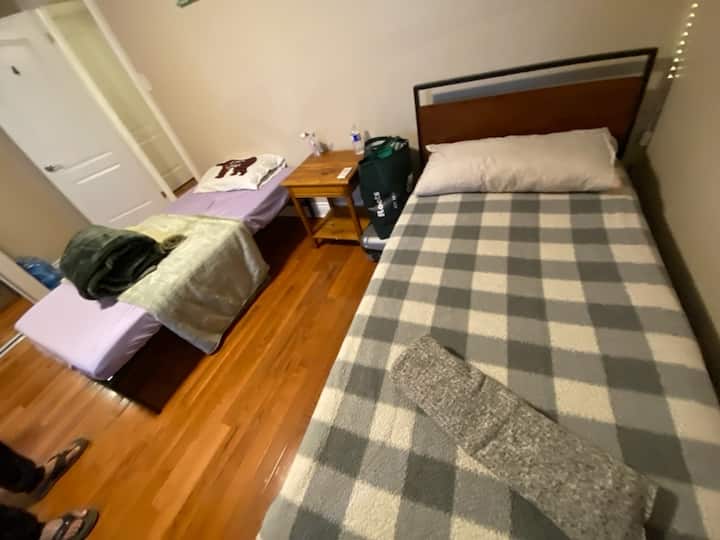 Airport Hostel Shared Room - 布蘭普頓