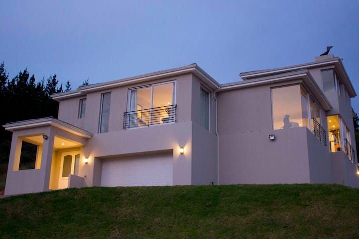 Avanti-tranquil Family House With Exceptional View - Stellenbosch