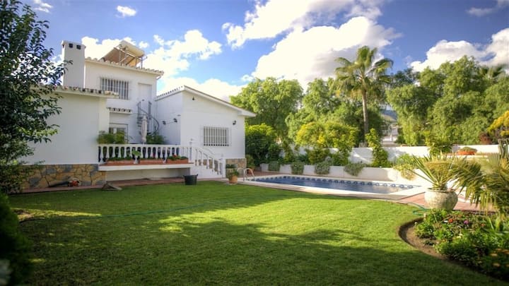 Spacious Villa With Private Garden And Pool - Municipality of Torremolinos