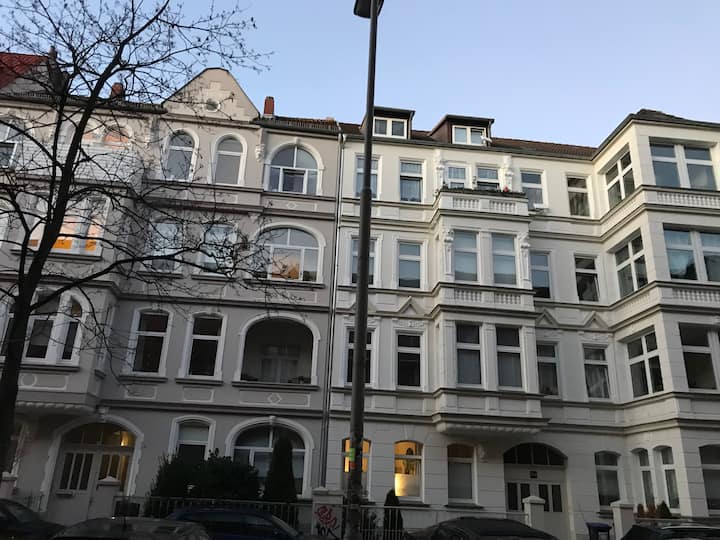 Linden: Großes, Helles Zimmer In Altbauwohnung - Hanover