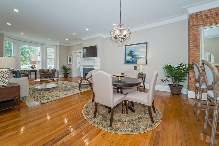 Classic Elegant 2 Bedroom 2 Bath Near Eden Park - Cincinnati, OH