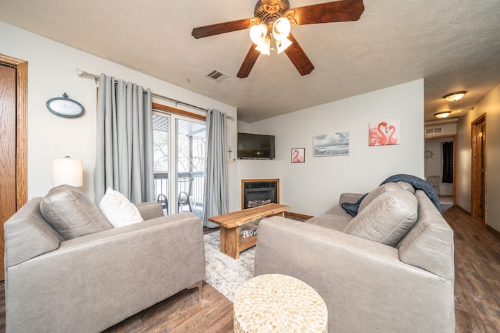Flamingo 2br/2ba | Private Entry | Garage - South Dakota
