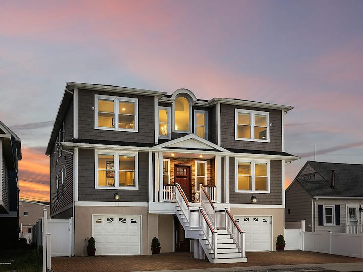 Luxurious Seaside Heights Mansion, 1/2 Mile From Beach/boardwalk - Seaside Heights, NJ