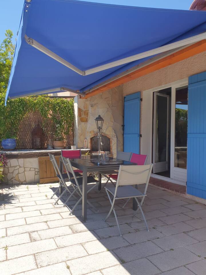 Une Agréable Et Coquète Maison Avec Piscine - Le Castellet