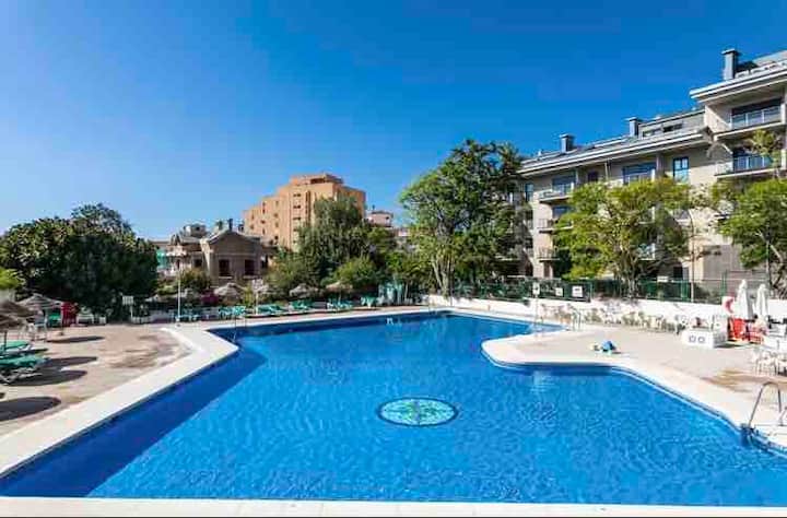 Appartement Avec Terrasse Et Piscine Proche Mer - 베날마데나