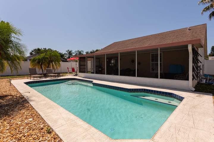 Private Pool Home 3 Miles To The Gulf Beaches - Bradenton Beach, FL