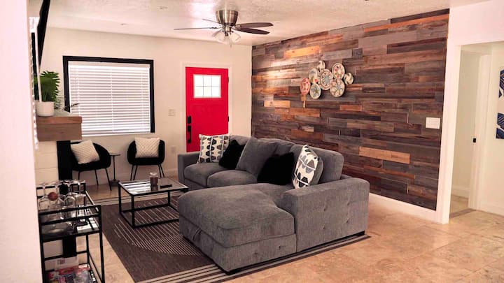 Bradenton Cozy Haven - Bradenton, FL