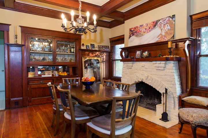 Walk To Work: Ca Bungalow In Midtown (Queen Bed) - Sacramento, CA