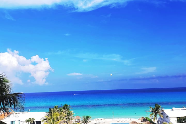 Beach Front Apartment /Departamento Frente Al Mar. - Cancún