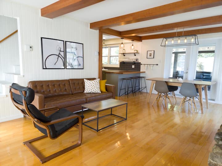 Upper House 4rooms/2 Bath/private Door & Backyard - Saint-Sauveur